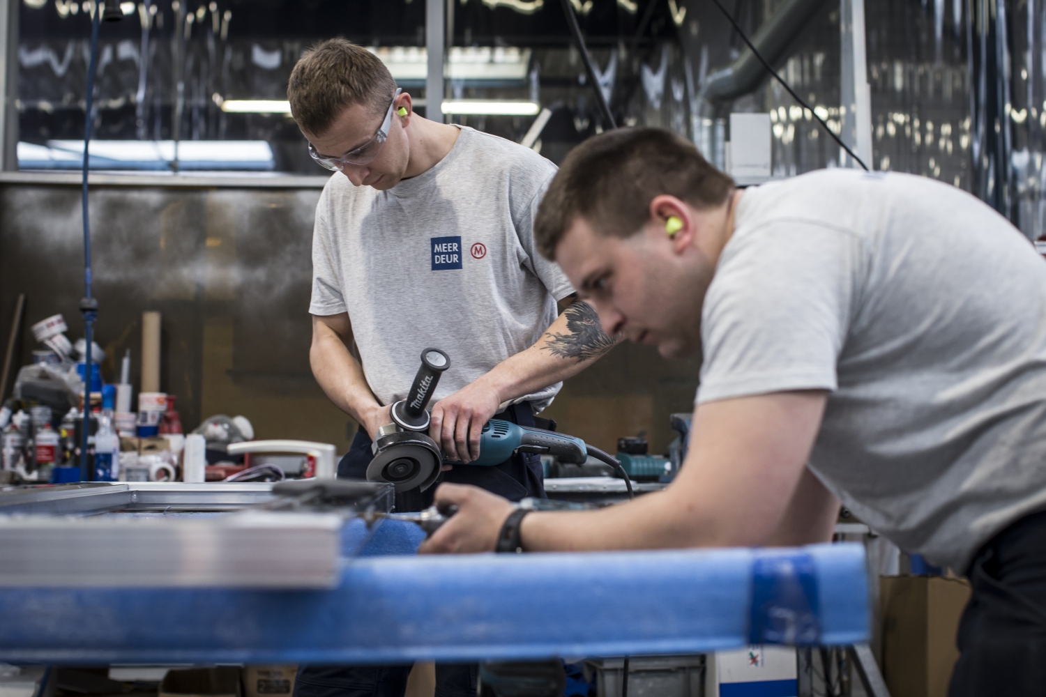 Production worker - Assembly of aluminium window frames - Flexible ...