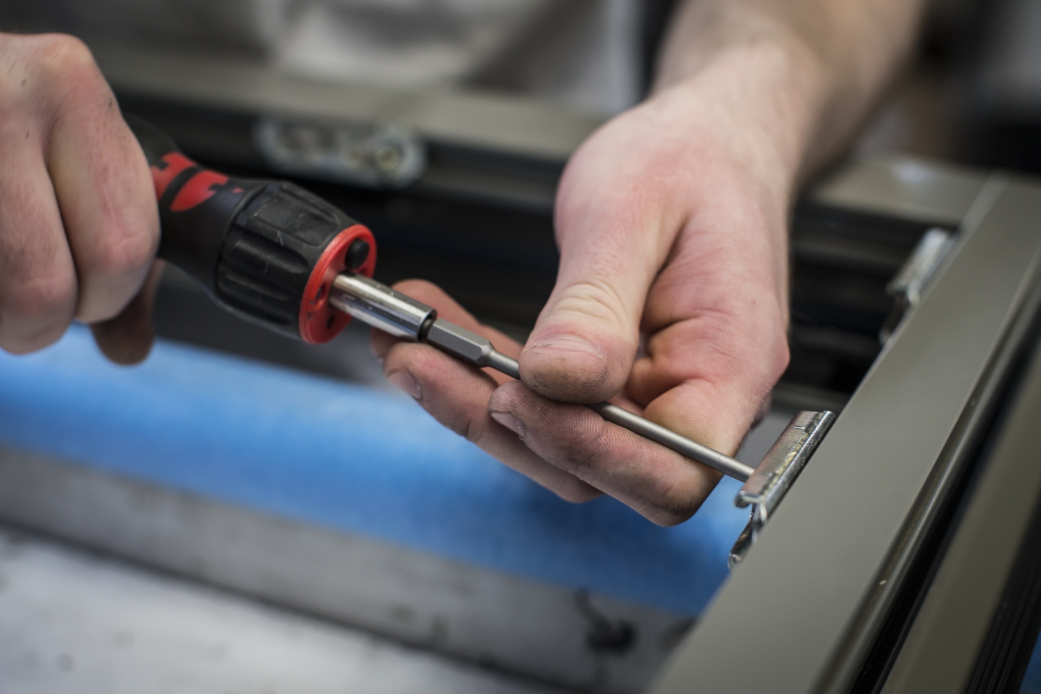 Production worker - Assembly of aluminium window frames - Flexible ...