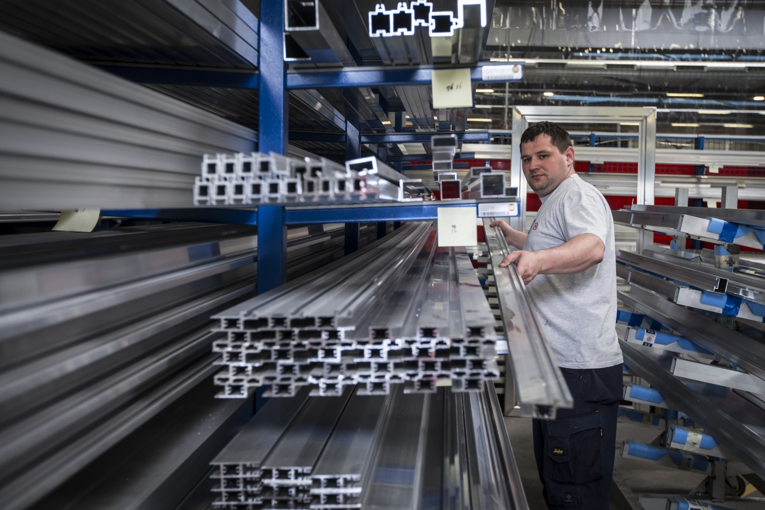 Production worker - Assembly of aluminium window frames - Flexible ...